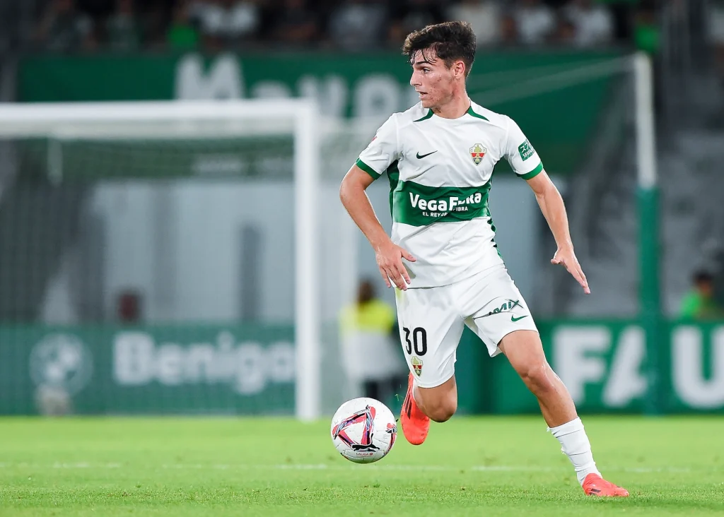 Real Madrid open talks to sign 19-year-old Spanish midfield prodigy - Madrid Universal